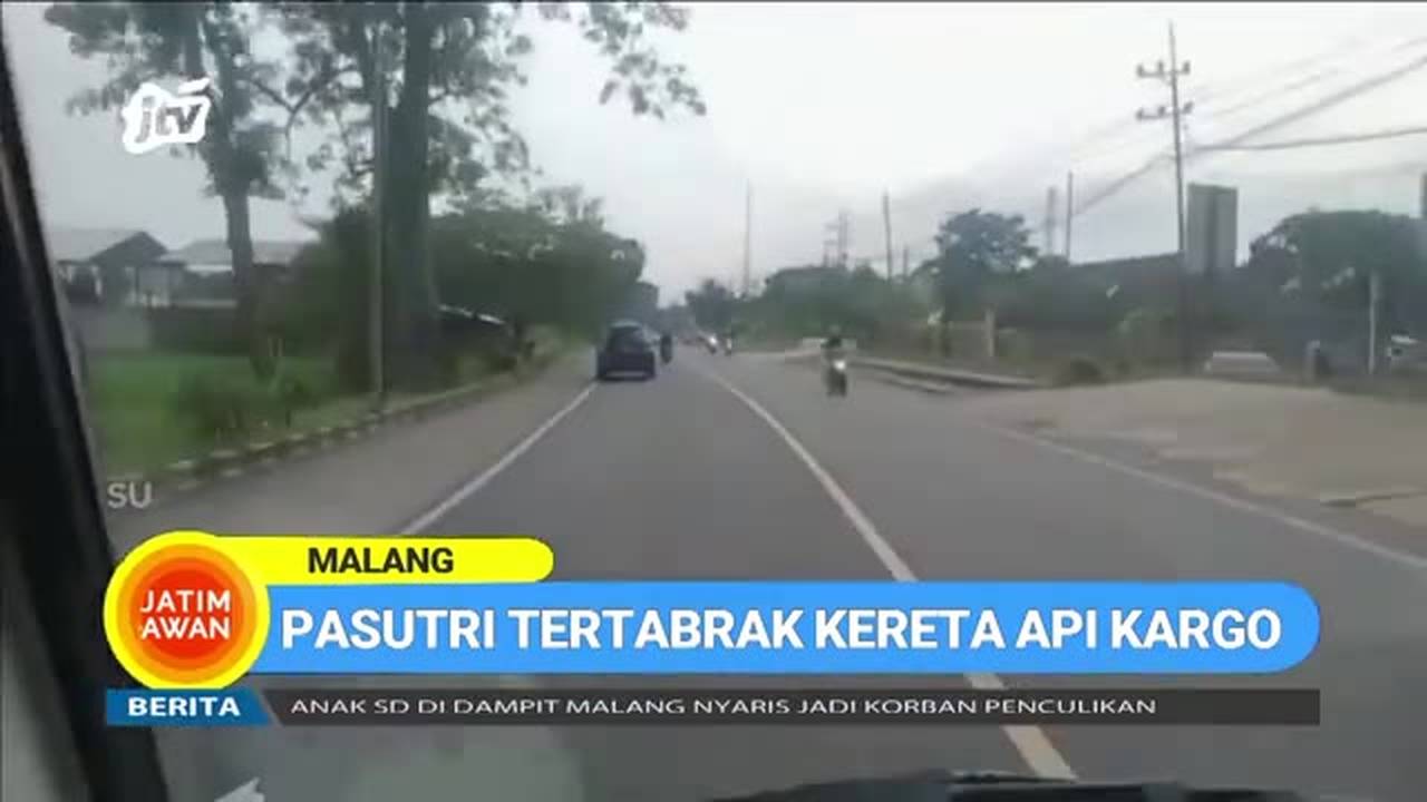 Pasutri Tertabrak Kereta Api Cargo - JATIM AWAN - JTV | Vidio