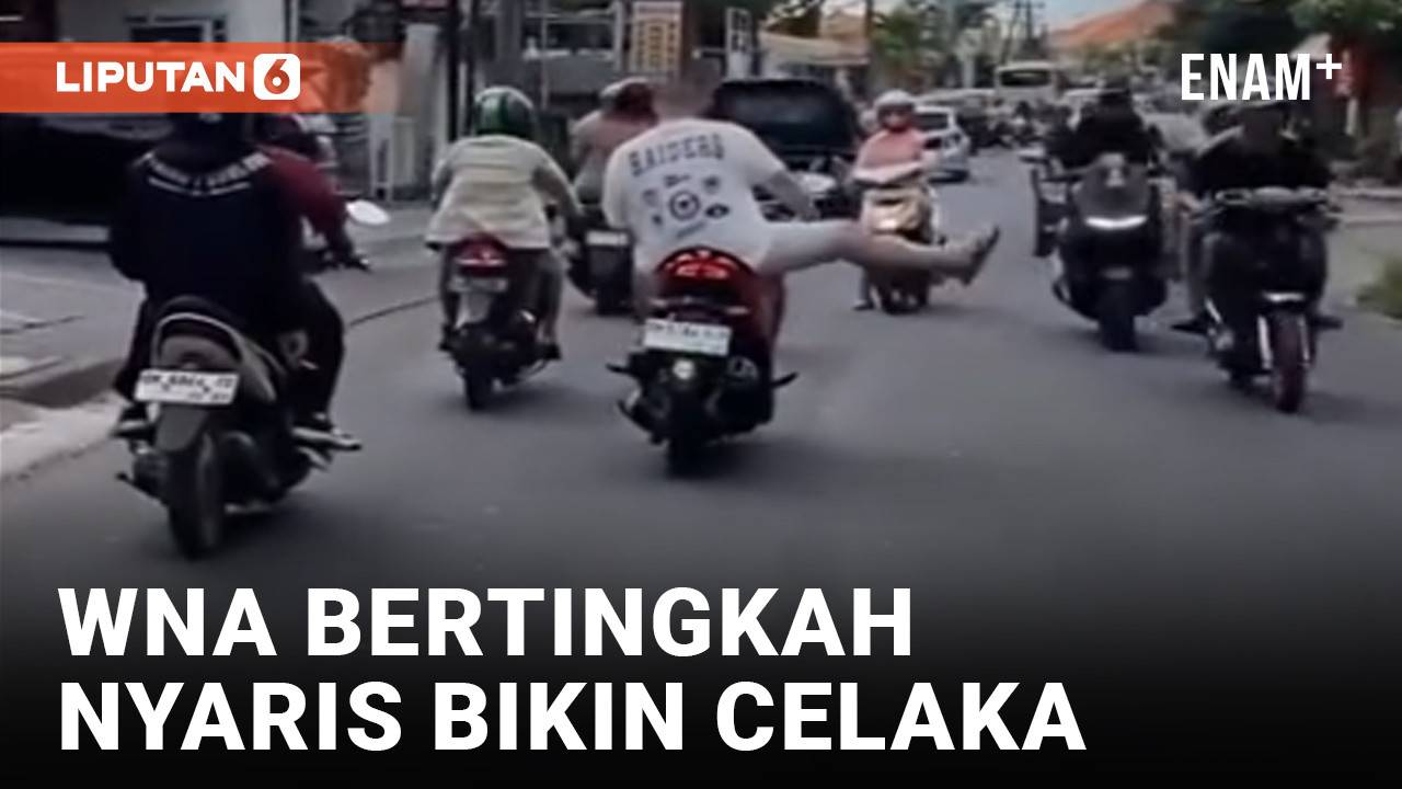 Edan! Bule Naik Motor Ugal-ugalan Bentangkan Kaki ke Pemotor Wanita di Bali - liputan6.com | Vidio