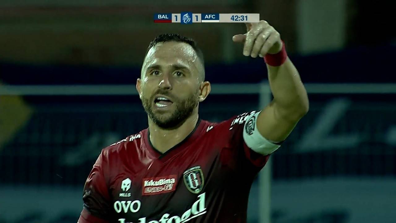 NYESEL GAK!? Dendi Setiawan Tendang Gol ke Gawang Sendiri (Arema FC ...