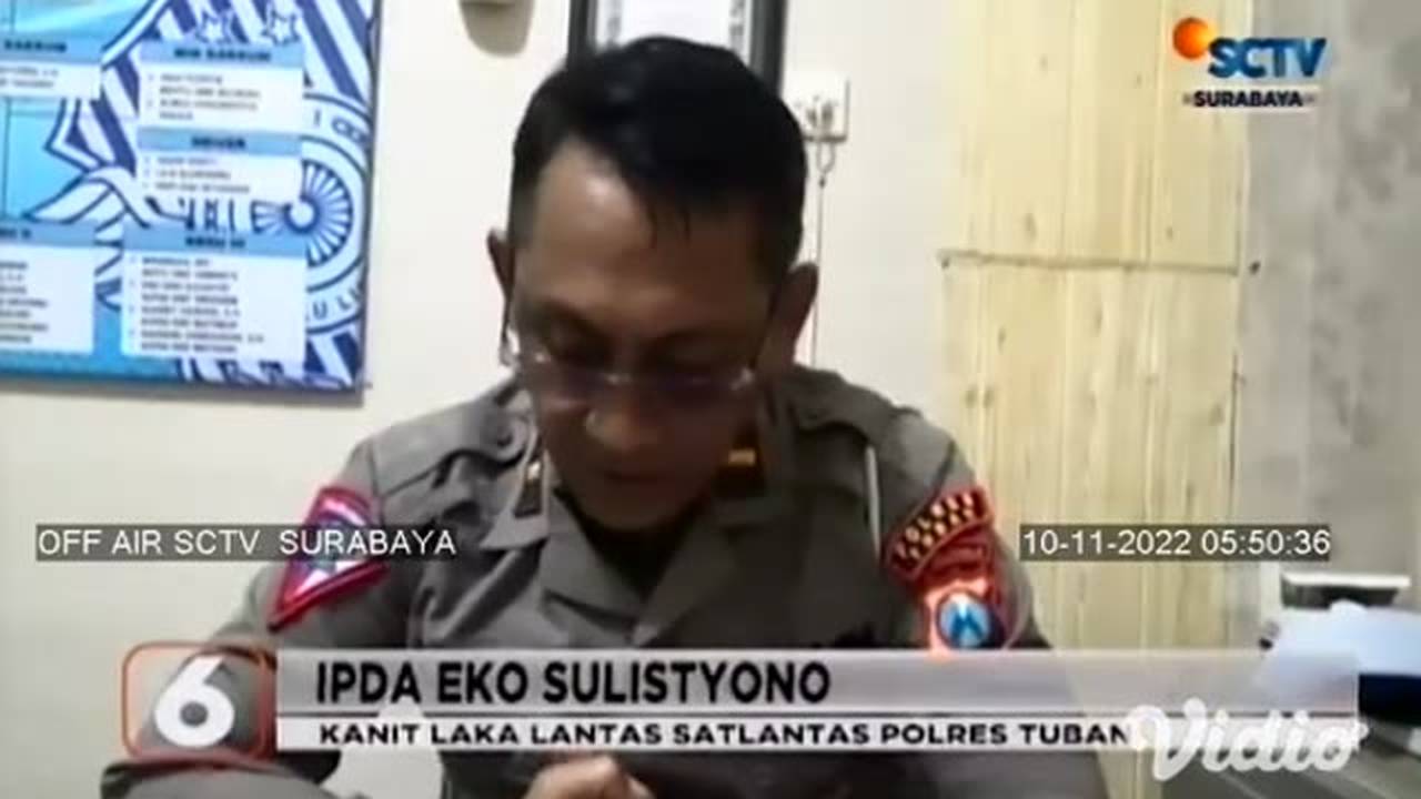 Terobos Lampu Merah, Becak Tertabrak Sepeda Motor - SCTV Regional | Vidio