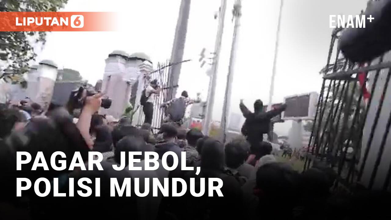 Rusuh! Pagar Gedung DPR Dijebol Massa Demo - liputan6.com | Vidio
