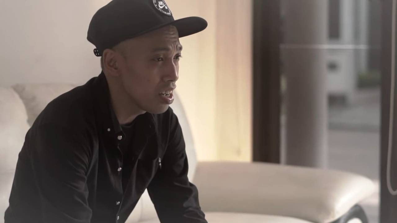 Ilham Baso - Doa Ku Memeluk Mama (Official Music Video) | Vidio