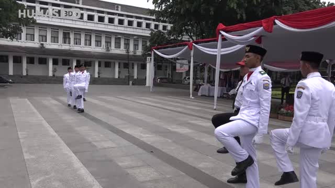 Upacara Pemadaman Api Obor Memperingati Bandung Lautan Api ke-71 | Vidio