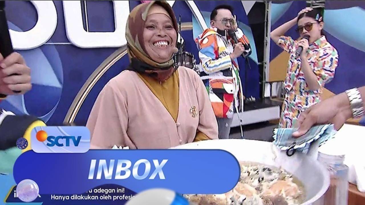 Duh Ibu Serem Banget, Masak Gorengan Langsung Pakai Tangan Tanpa Sutil ...