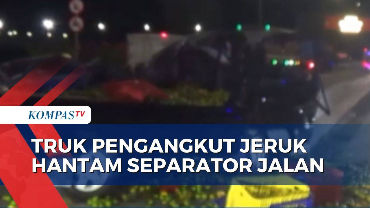 Pikap Pengangkut Jeruk Hantam Pembatas Jalan tol di Ngawi, Sopir Sempat ...