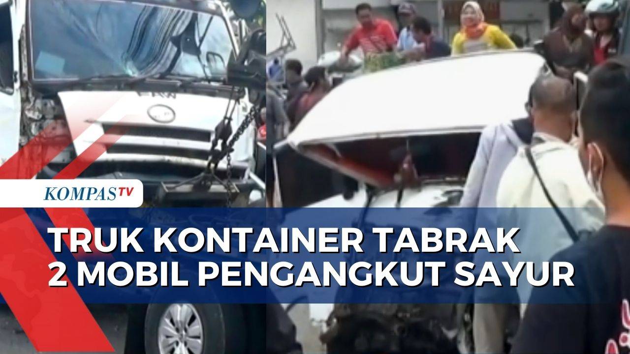 Truk Kontainer Tabrak 2 Mobil Pikap Bermuatan Sayur di Depan Pasar ...