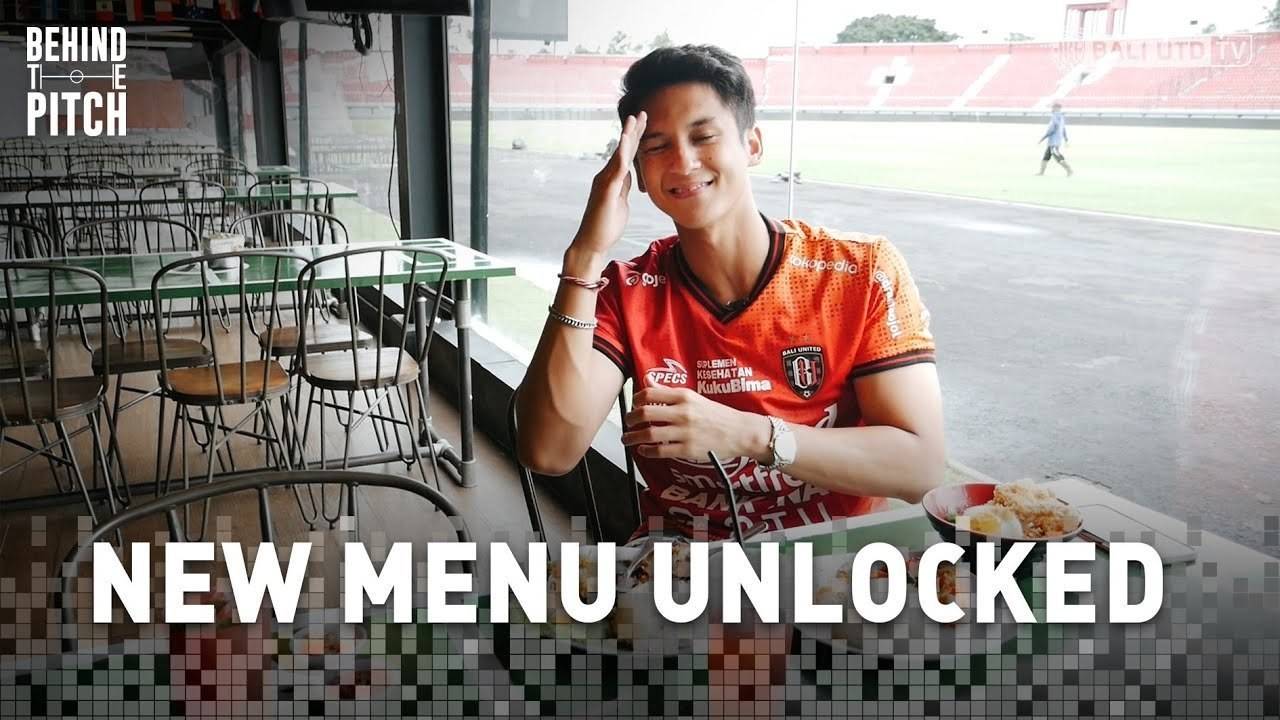 BLANCO JR JADI CUSTOMER PERTAMA YANG COBA MENU BARU DI BALI UNITED CAFE! - Bali United | Vidio