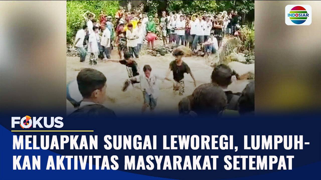 Banjir di Sikka NTT, Siswa Nekat Terobos Arus Deras untuk ke Sekolah ...