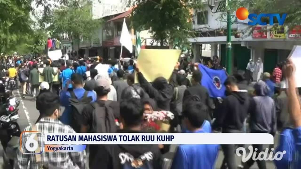 Ratusan Mahasiswa Tolak RUU KUHP - SCTV Regional | Vidio