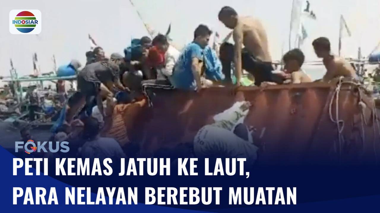 Peti Kemas Jatuh ke Laut, Ratusan Nelayan Rebutan Muatan Rokok hingga ...