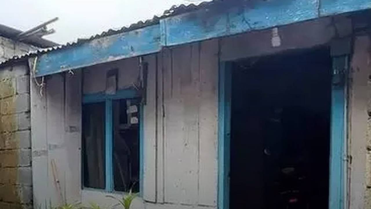 Dihina miskin, wanita pamer buah manis kerja keras bisa bangun rumah ...