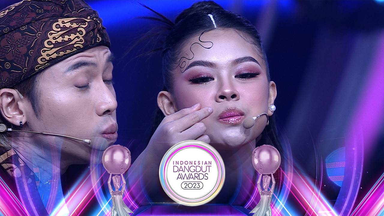 Laris Manisss!!! Melly Lee & Rafael Tan Jualan Seblak!! Endul Pisan ...