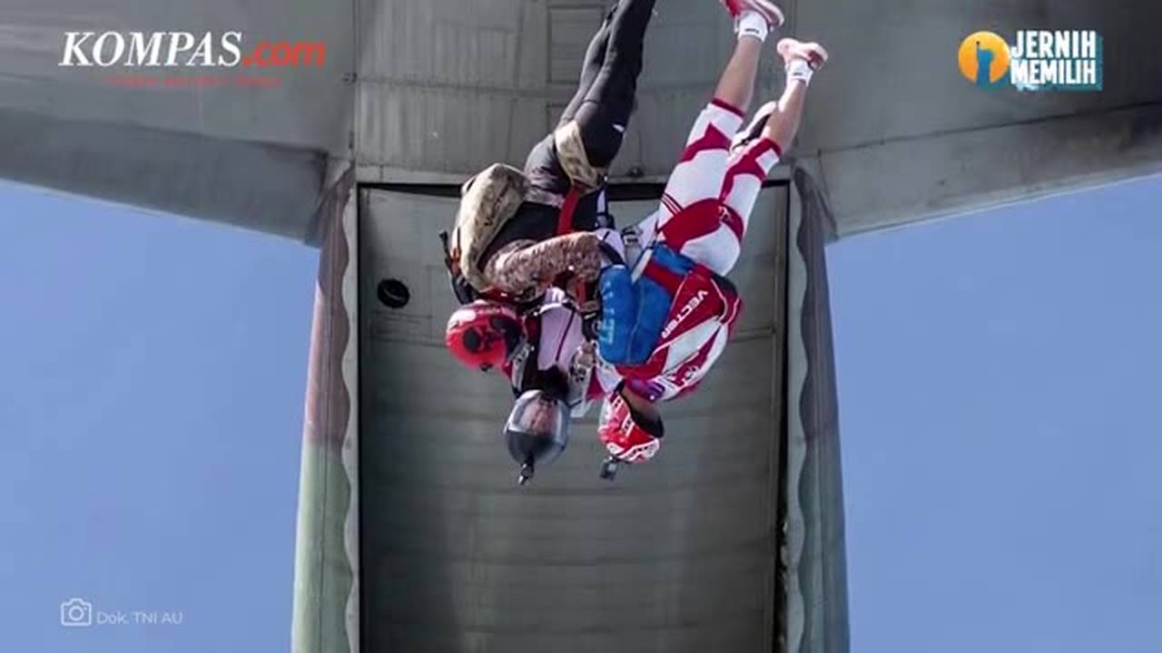 TNI AU Kerahkan Pesawat C-130 Hercules di Event Bali Boogie Jump in ...