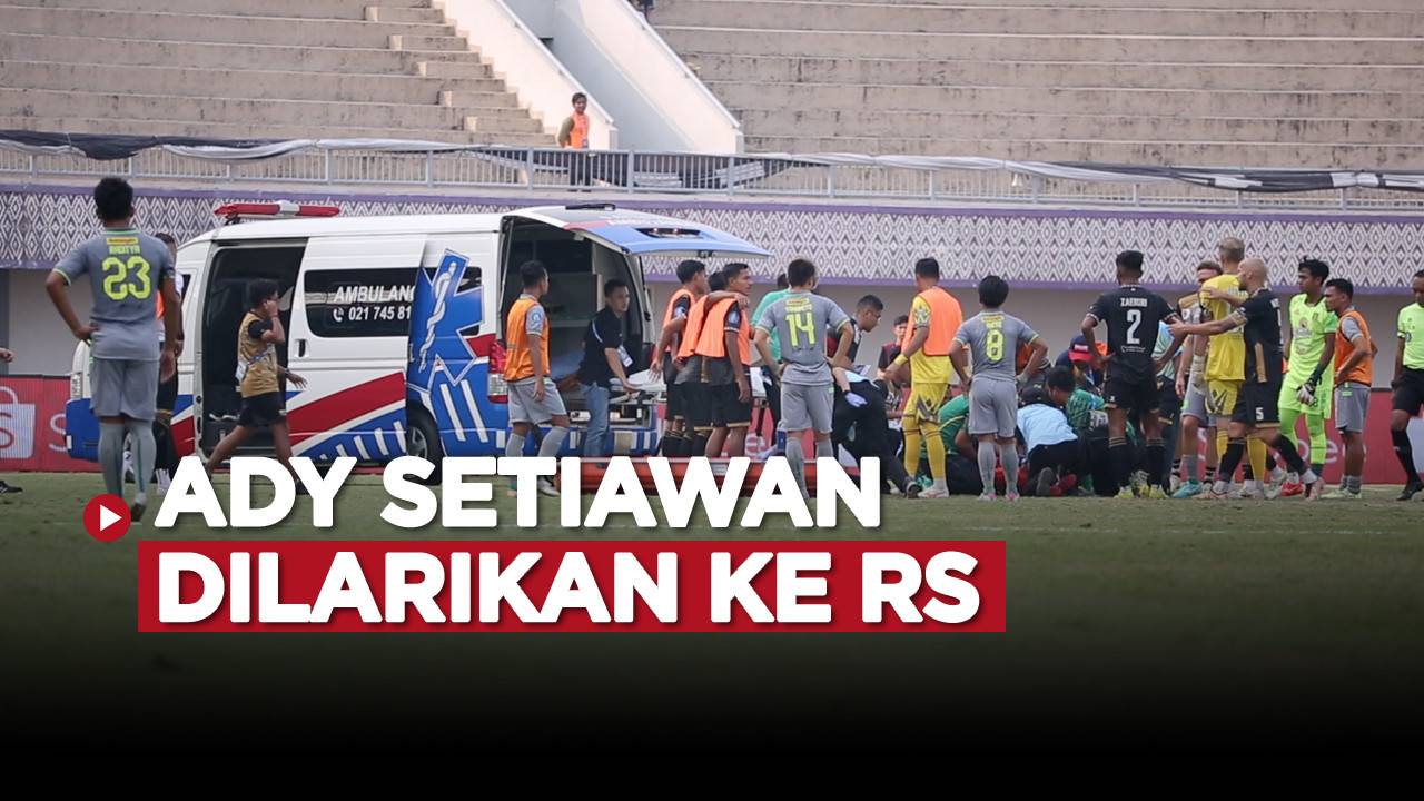 Momen Penanganan Ady Setiawan yang Kolaps Usai Diterjang Arief Catur ...