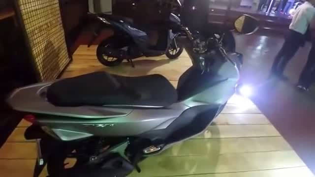 Tampilan New Honda PCX 150 Sophisticated Matte Silver