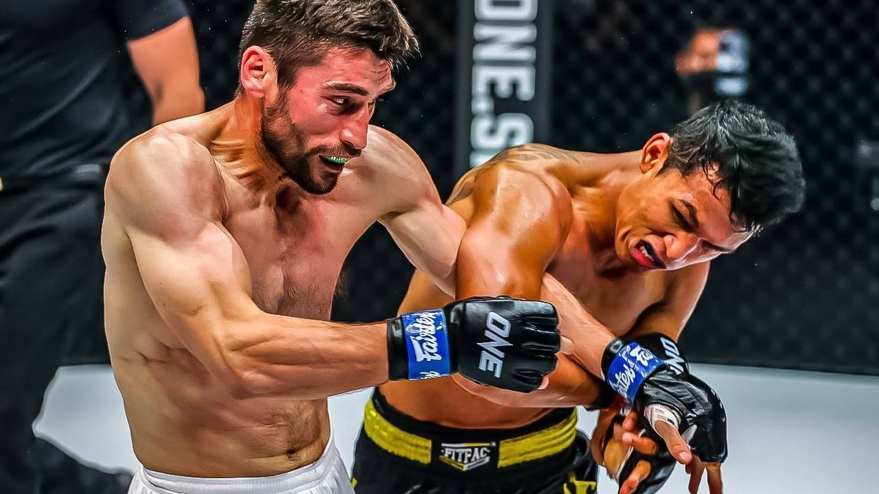 BLOW-FOR-BLOW Jo Nattawut vs. Jamal Yusupov Was INTENSE | Vidio