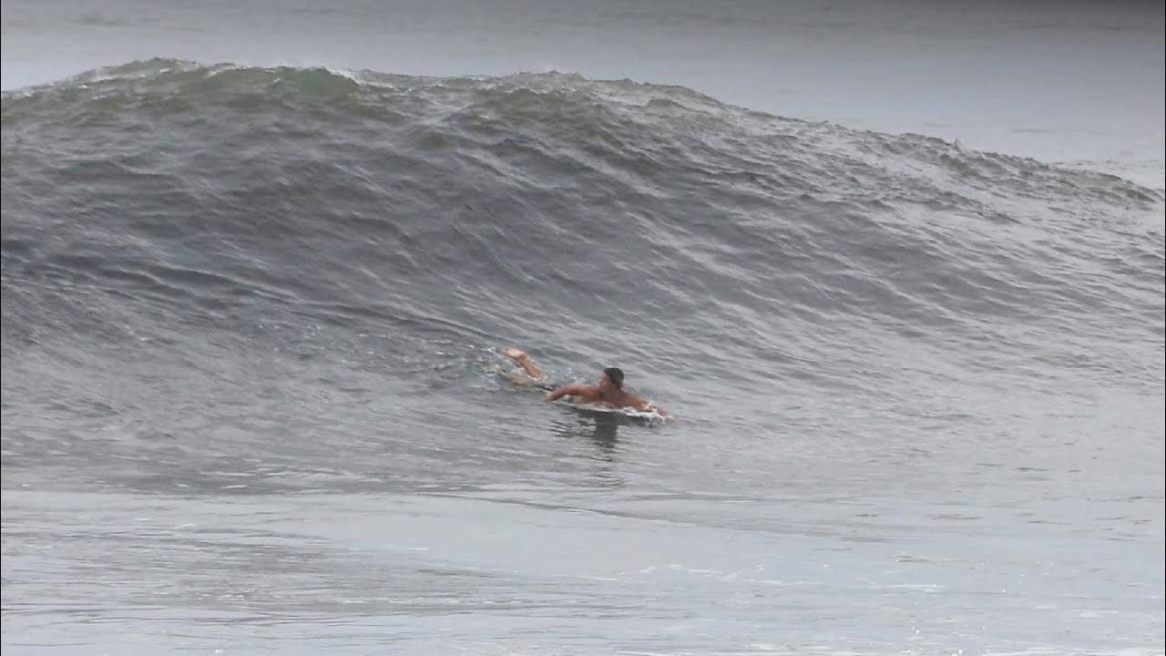 Solid Peaks Roll Into Canggu | Vidio