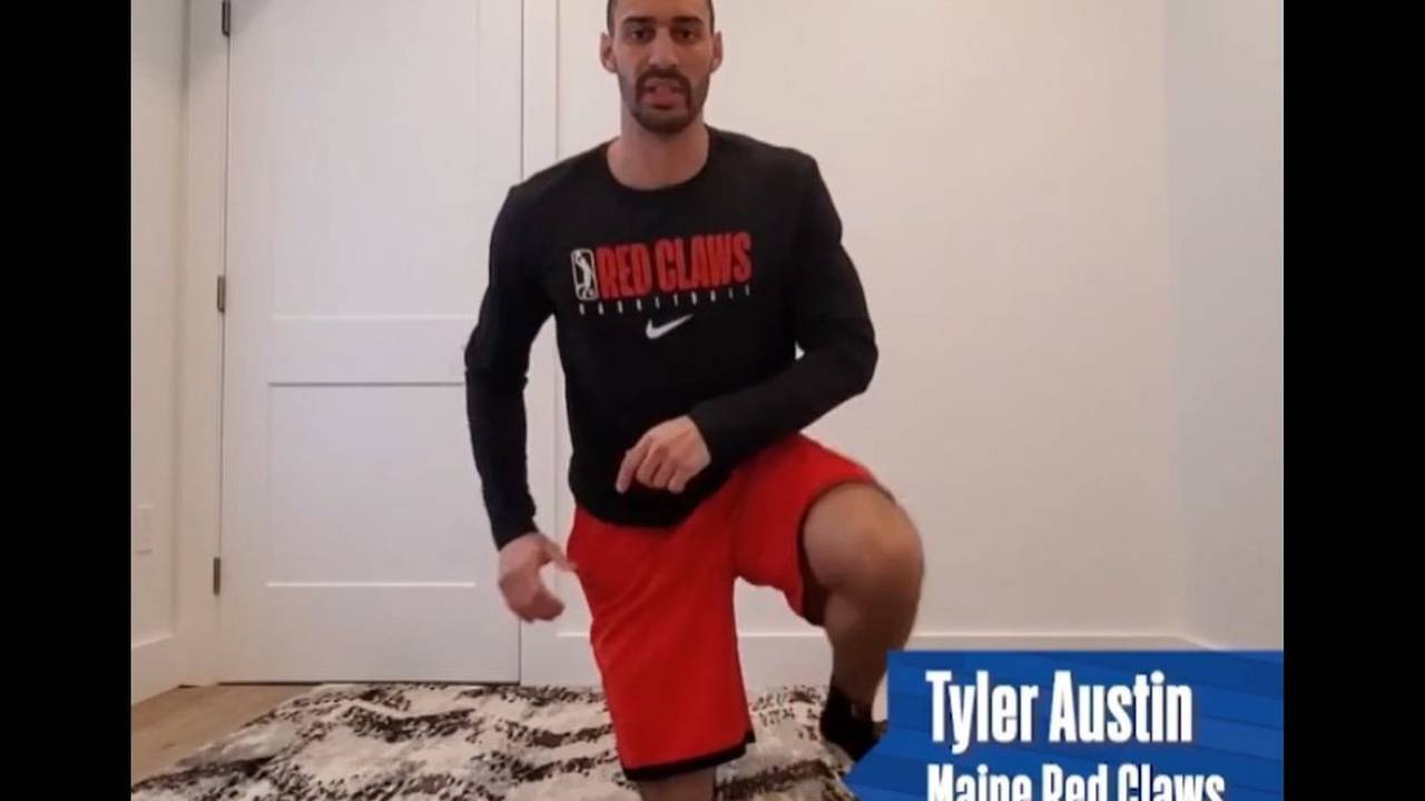 Plank Shoulder Taps with Tyler Austin | Vidio
