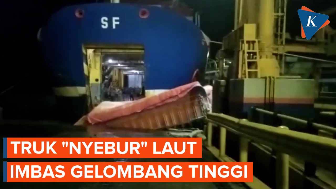 Dihantam Gelombang Tinggi, Truk Tercebur ke Laut Saat Akan Masuk Kapal ...