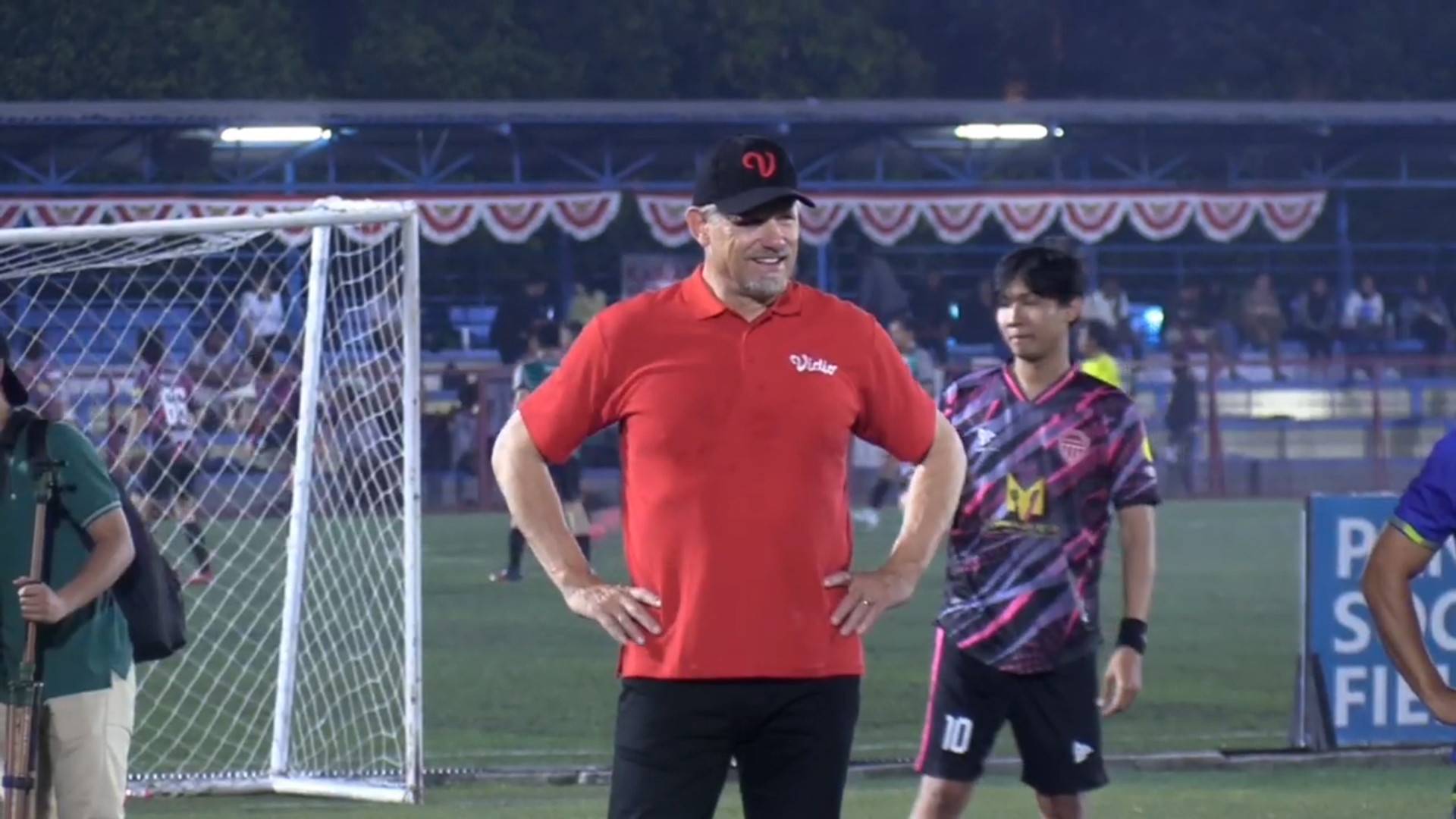 Kiper Legendaris Peter Shmeichel ke Indonesia (Episode Lengkap ...