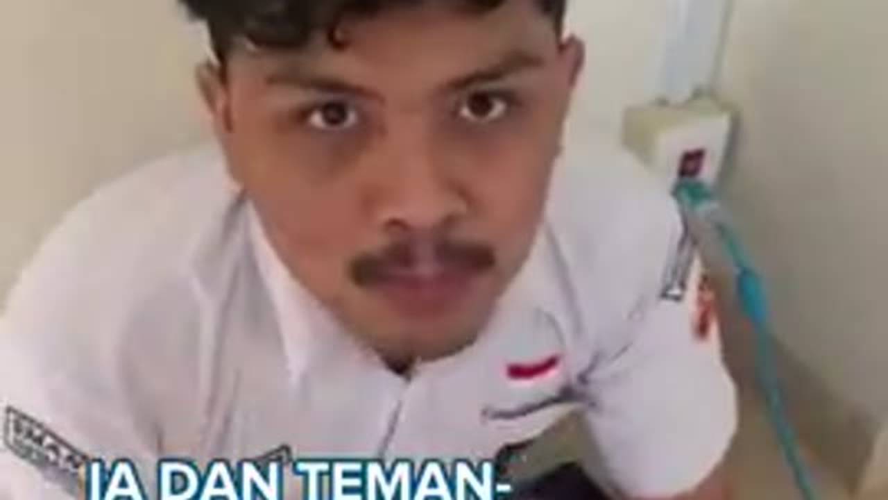 Mahasiswa UGM Kuliah Pakai Seragam SMA Bikin Dosen Kaget - Shorts | Vidio