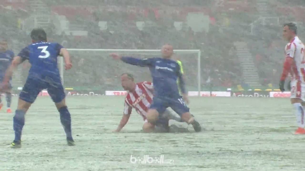 Ini Tekel Keras Charlie Adam Terhadap Wayne Rooney! | Vidio
