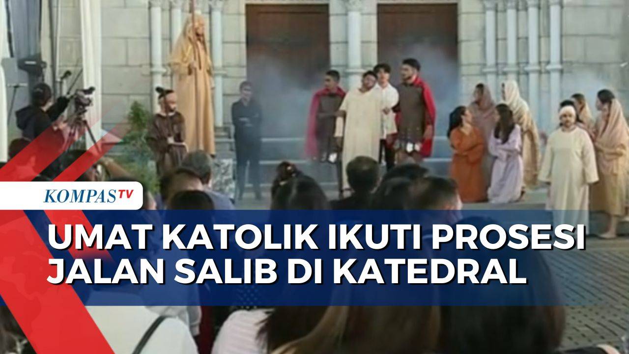 Ribuan Umat Katolik Ikuti Prosesi Jalan Salib Saat Ibadat Jumat Agung