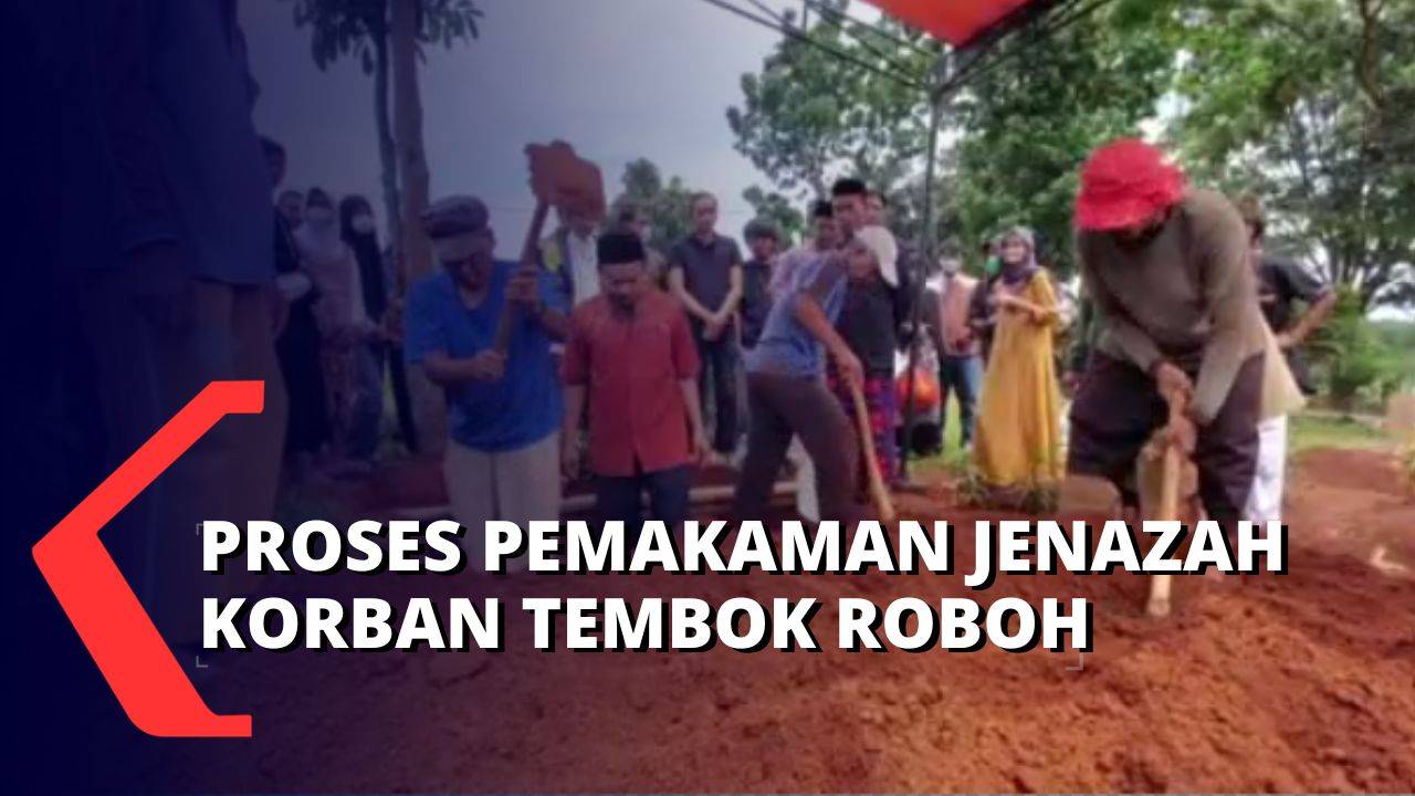Pilu, Isak Tangis Keluarga Mengiringi Proses Pemakaman Jenazah Korban ...
