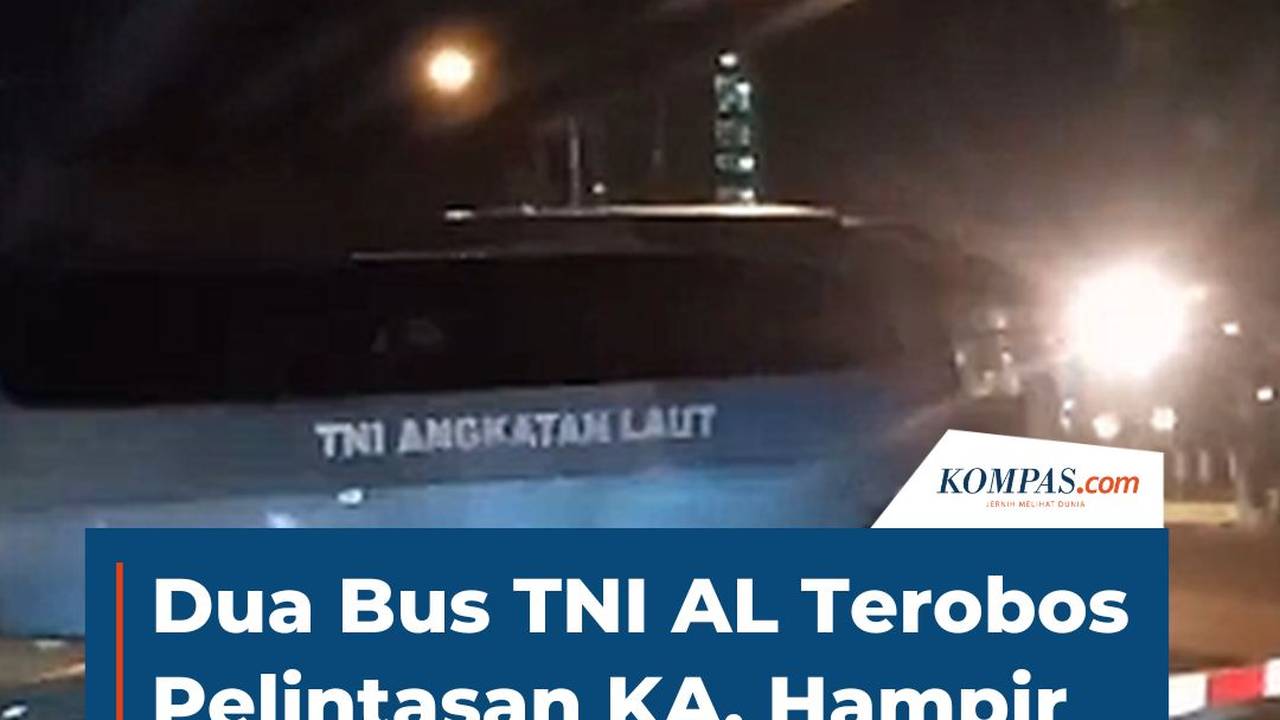 Dua Bus TNI AL Terobos Pelintasan KA, Hampir Ditabrak Kereta - Shorts