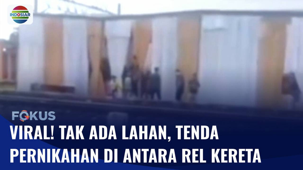 Tak Ada Lahan Kosong, Warga Gelar Tenda Pernikahan di Antara Dua Rel ...