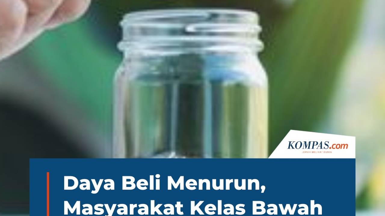 Daya Beli Menurun, Masyarakat Kelas Bawah Harus "Makan" Tabungan - Shorts | Vidio