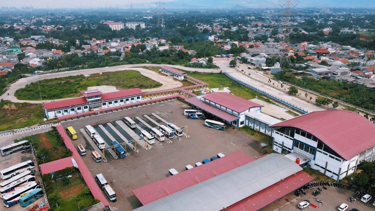 Terminal Jatijajar di Depok yang Besar dan Megah.