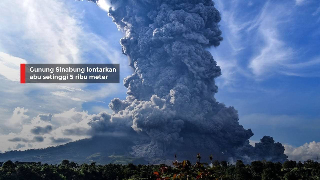 Gunung Sinabung lontarkan abu setinggi 5 ribu meter - Lokadata.id | Vidio