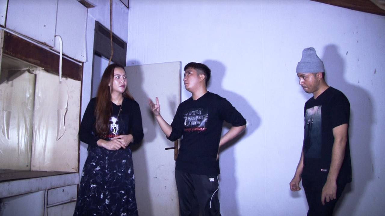 Percaya Atau Tidak, Sosok Penunggu Cermin Memang Ada!! | Vidio