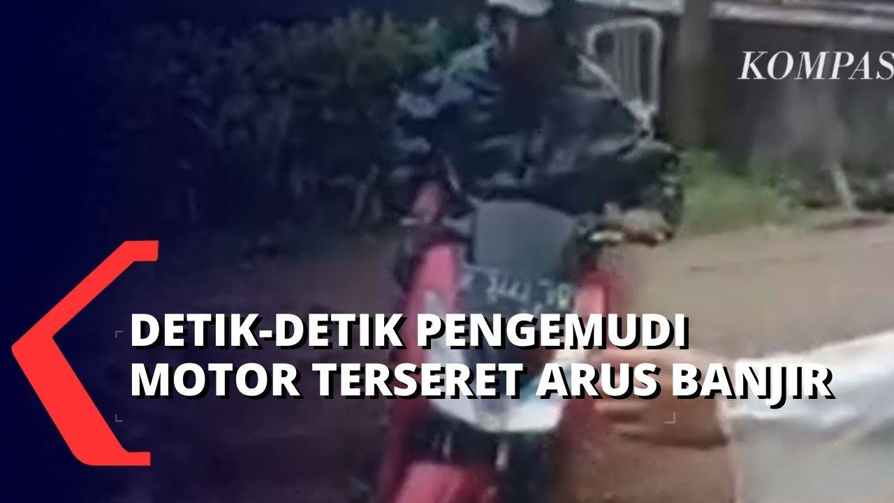 Akibat Nekat Melawan Arus Banjir, Pengendara Motor Jatuh dan Terseret ...