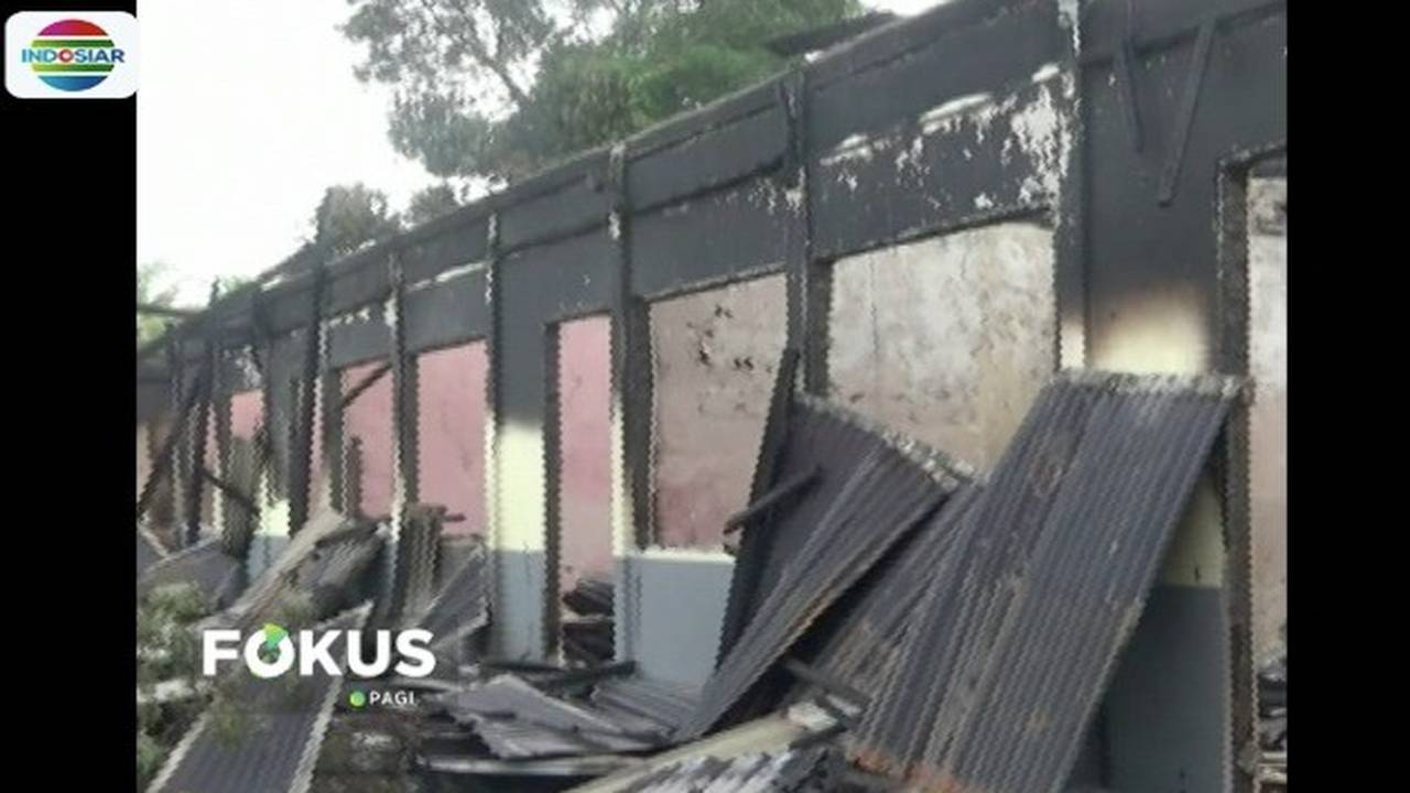 Bentrok Dua Desa di Maluku, Sekolah dan Rumah Hangus - Fokus Pagi | Vidio