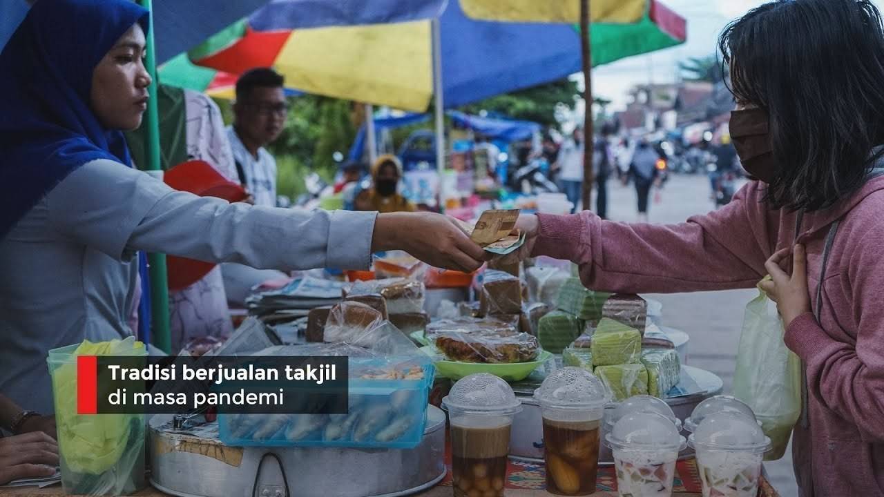 Tradisi berjualan takjil di masa pandemi - Lokadata.id | Vidio