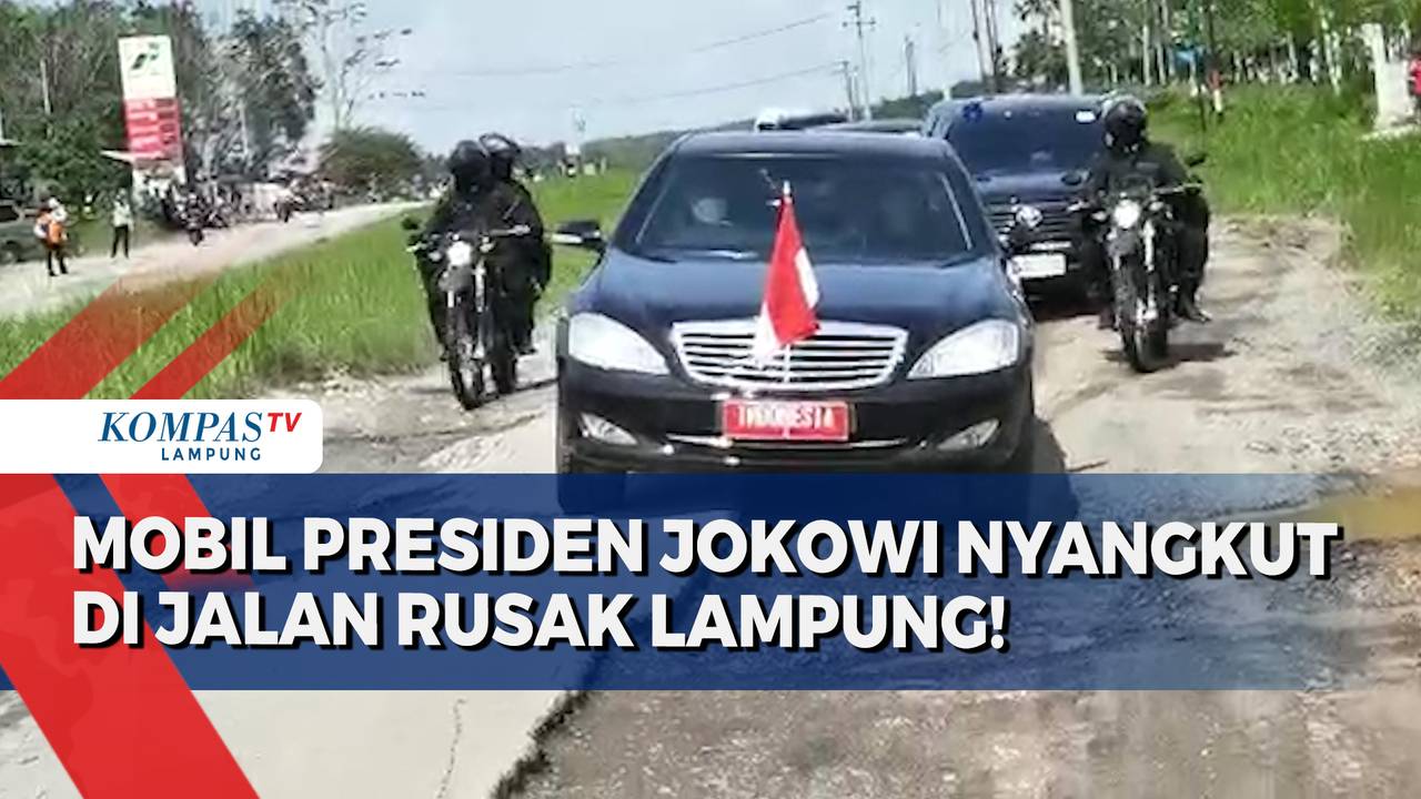 Mobil Presiden Jokowi Nyangkut Saat Lewati Jalan Rusak di Lampung! - Kompas TV | Vidio