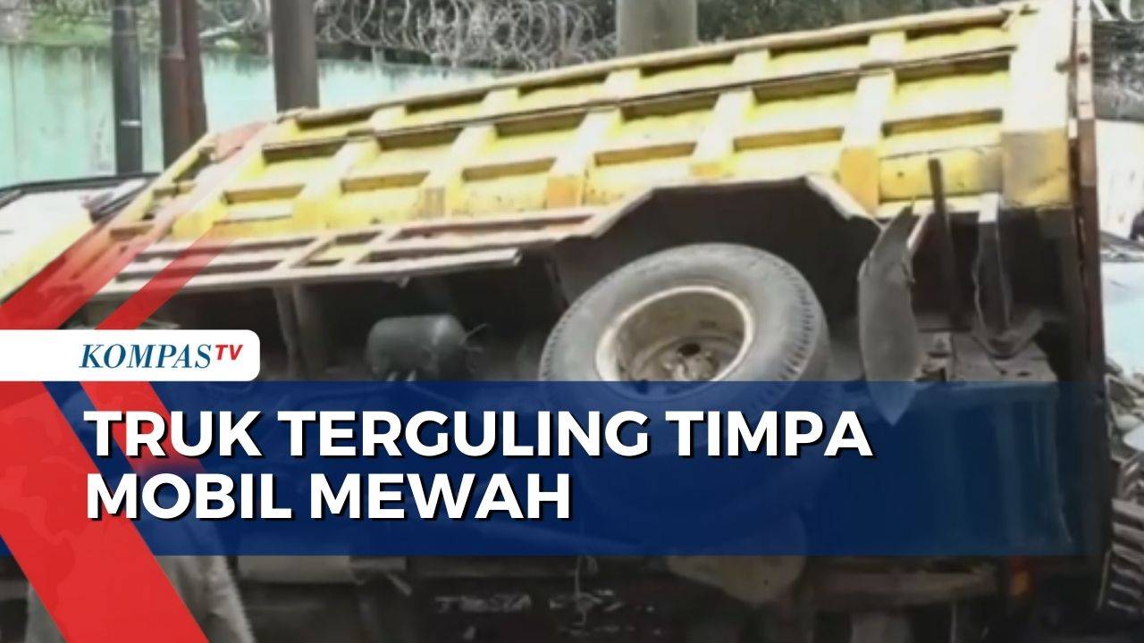 Diduga Tak Kuat Menanjak, Truk Bermuatan Batu Terguling Timpa Mobil Mewah di Jagakarsa - Kompas ...