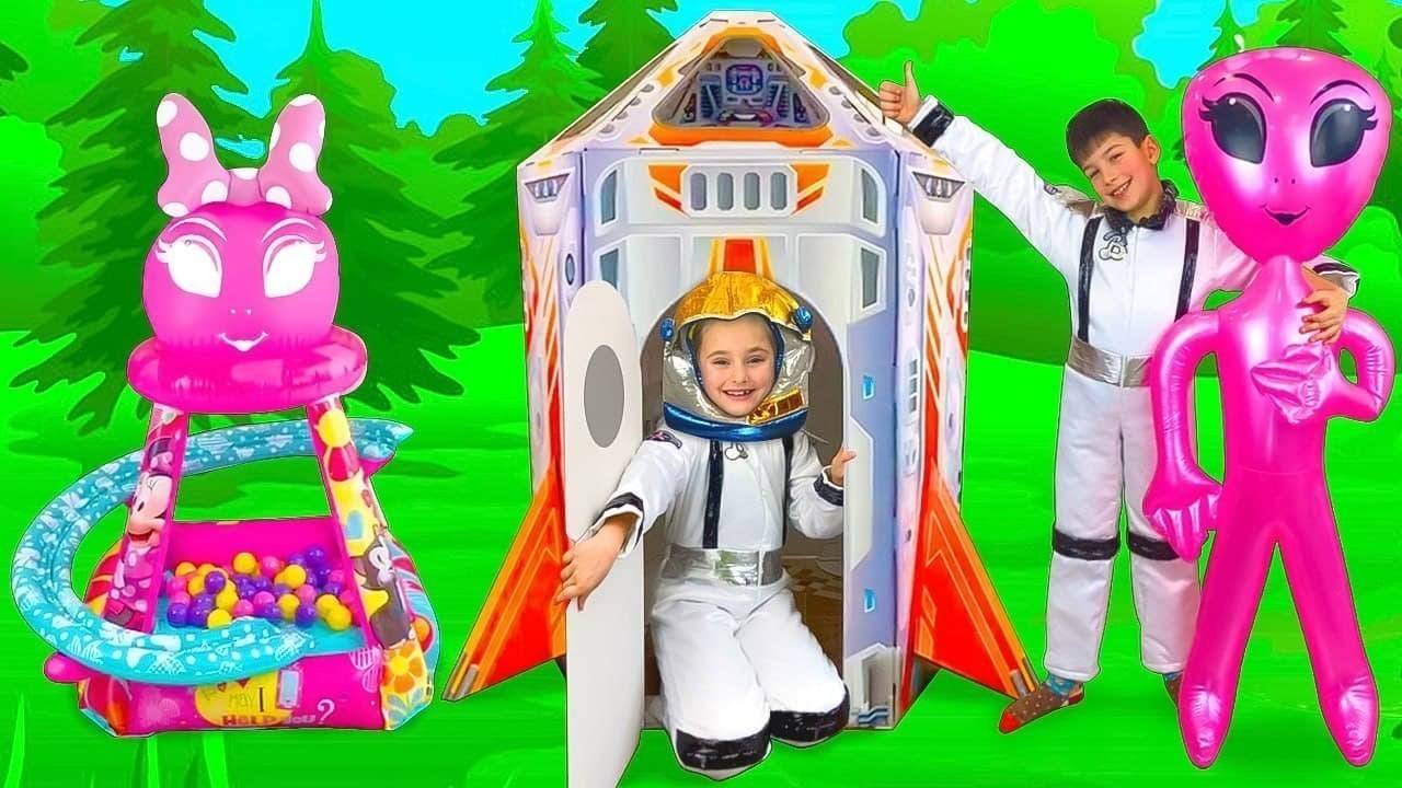 Sasha Terbang Dengan Kapal Roket Playhouse Vidio