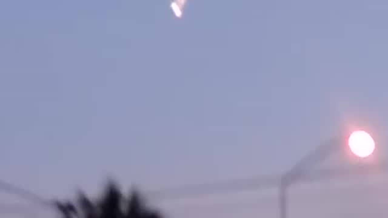 Bola Api Terbang di Langit Peru - Shorts