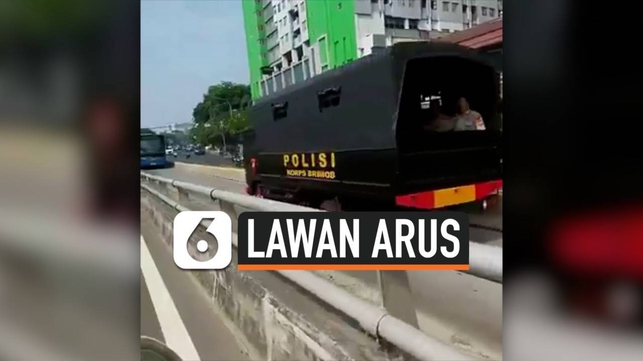 Truk Polisi Lawan Arus dan Terobos Jalur Transjakarta - Liputan6.com ...