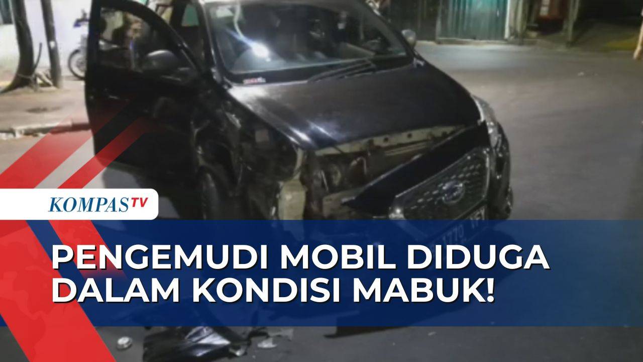 Ringsek! Minibus Tabrak Separator Jalan Hingga Terpental ke Jalur Lain ...