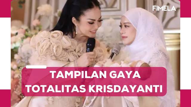 6 Potret Gaya Totalitas Krisdayanti Kenakan Dress Bunga Mawar di Akikah ...