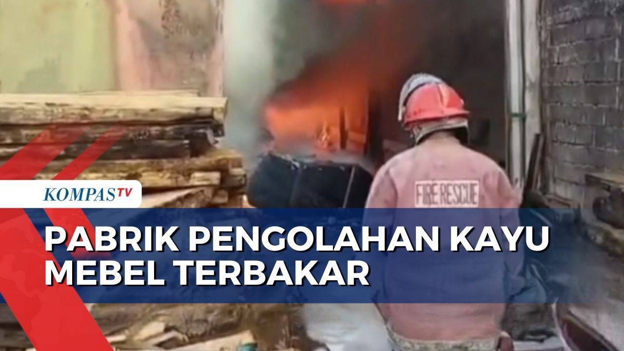 Pabrik Pengolahan Kayu Mebel di Cirebon Terbakar, 8 Unit Mobil Damkar Dikerahkan - Kompas TV | Vidio