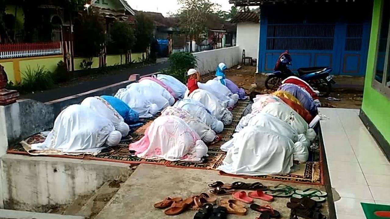 Menilik Ritual Salat Idul Fitri Penganut Islam Aboge di Banyumas ...