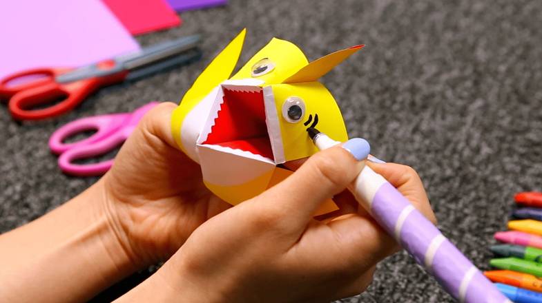 Baby Shark Remix (Ep 05) - Baby Shark Origami Puppet | Vidio