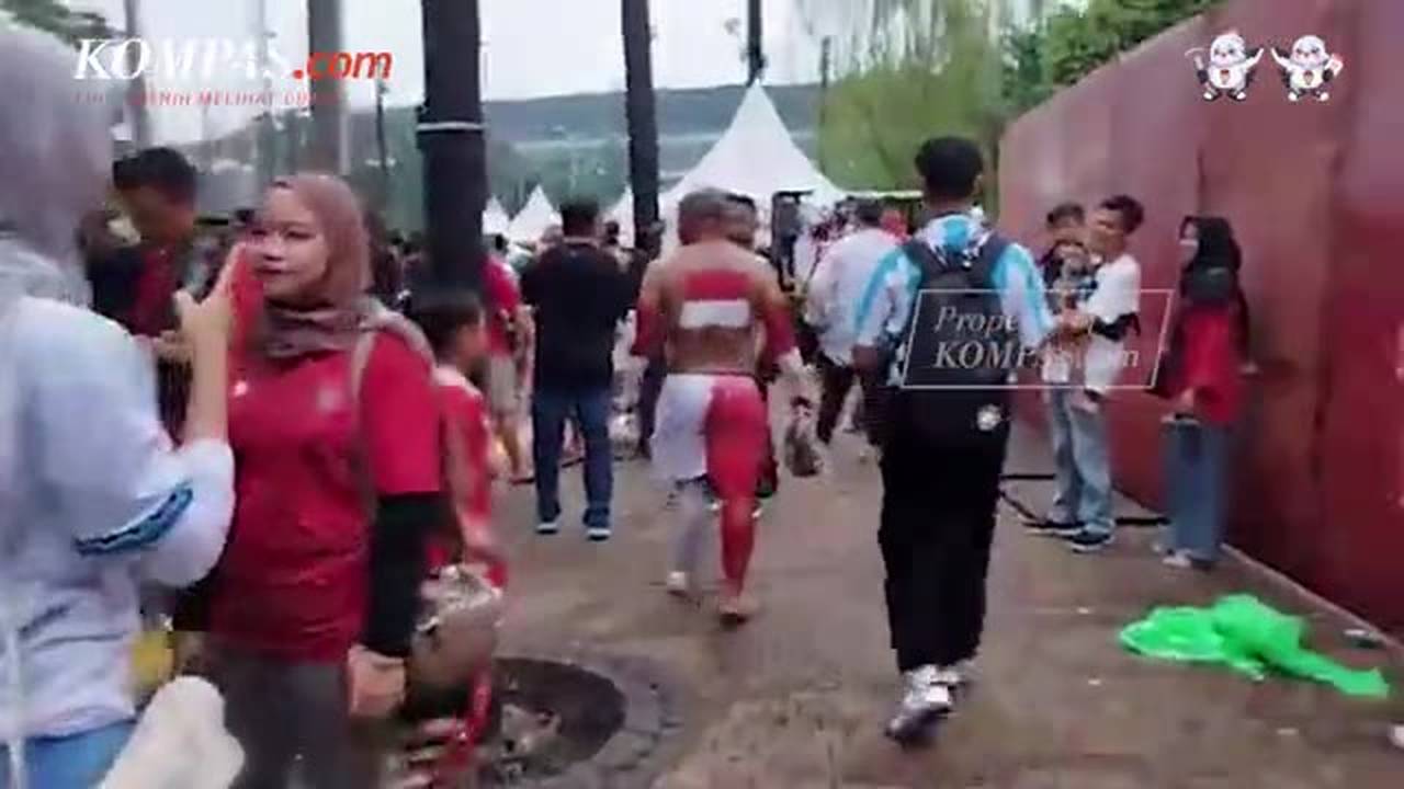 Totalitas Penonton Laga Indonesia-Argentina, Lukis Wajah Erick Thohir di Perut - Kompascom | Vidio