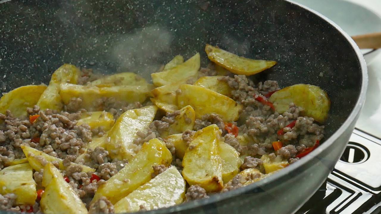 RESEP SIMPLE -OSENG KENTANG DAGING | Vidio