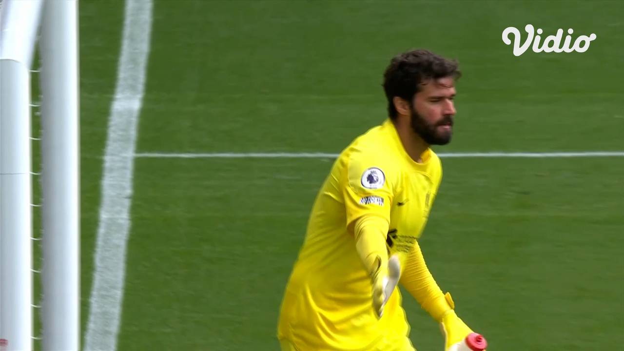 Deretan Penyelamatan Terbaik Alisson Becker di Premier League 2022-23 ...